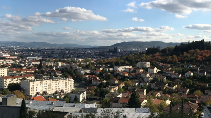 Large 1 Bedroom - Amazing View Pool Yard - Cournon-d'Auvergne