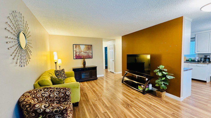 100# 3br Main Floor W/ Private Garage - Saskatchewan