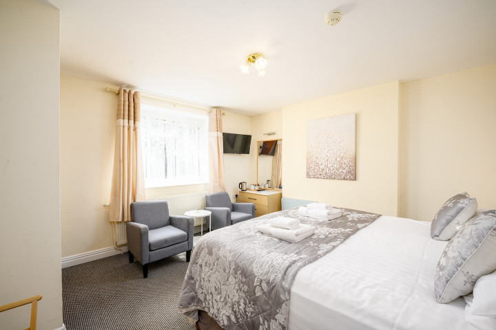 The Paddocks Hotel - King Room - Monmouth