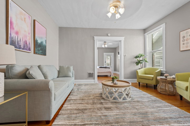 Dog-friendly King Apt | Full Kitchen & Laundry - Kirkwood, MO