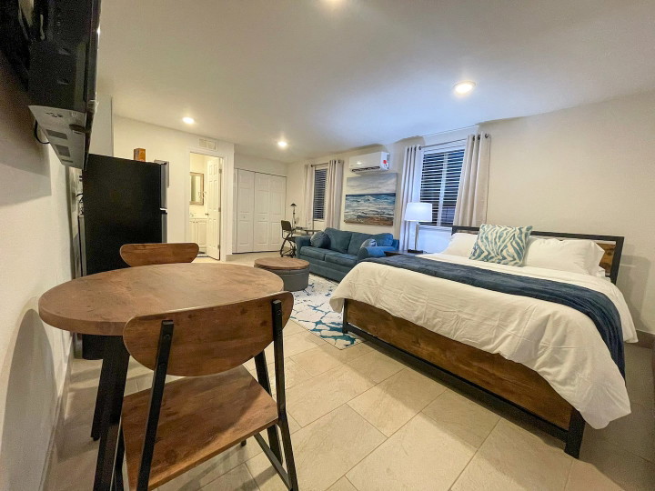 Coral Gables Studio Separate Private Entrance - Coral Gables, FL
