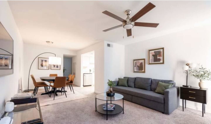 New King Suite On Sola, Fully Stocked, Pool + Gym - Austin