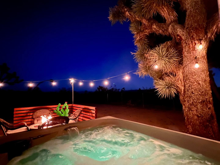 The Desert Peacock, Hot Tub, Central Ac & Views - Yucca Valley, CA
