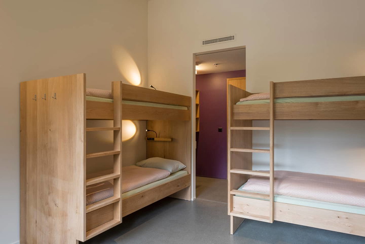 Single Bed In A 4-bed Mixed Dorm With Bath|hostel - Saas-Fee