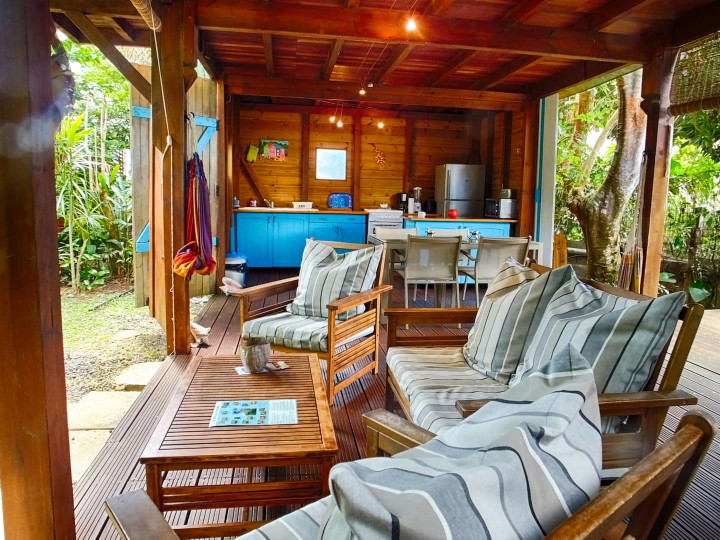 Maison De Style Créole En Bois Rouge - Deshaies