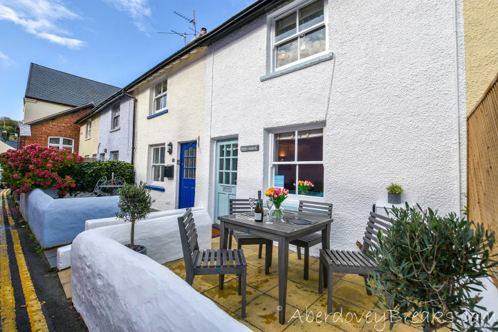Traditional 2 Bedroom Fisherman's Cottage, Centre Of Aberdovey, Pets Welcome . - Aberdovey