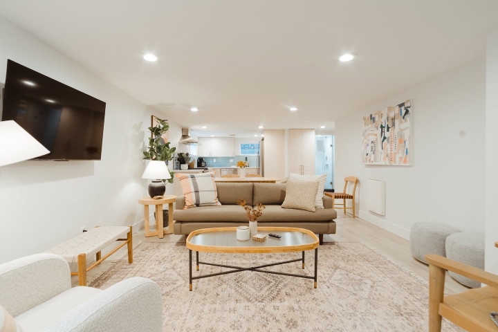 Centrally Located 3 Bedroom Unit Across From Ups - Tacoma, WA