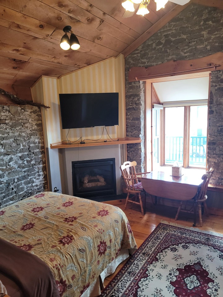 5b The Paramours Lair - Brockville