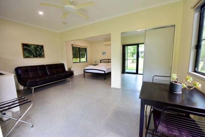 Room 2
Queen Bed And King Single - Daintree
