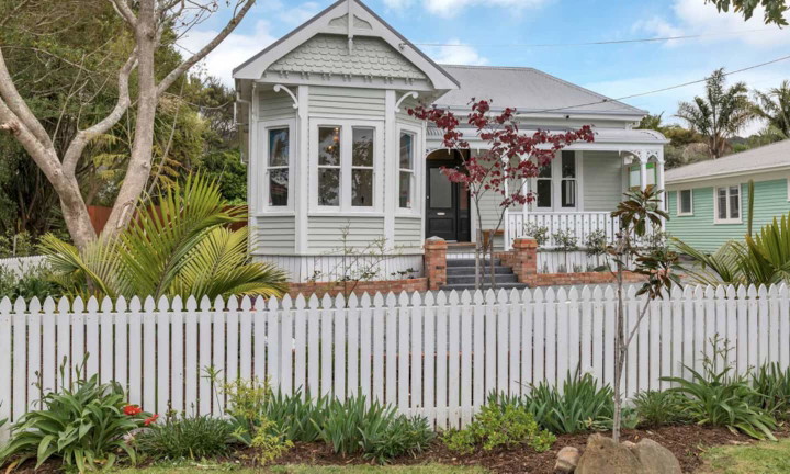 Beautiful Restored Villa With Off Street Parking. - Whangārei