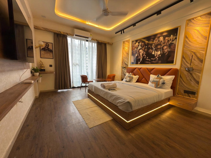 Hustle And Hyde - Lucknow