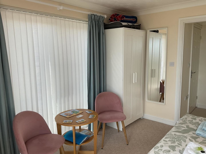 Self Contained Garden Room With Stunning Sea Views - Teignmouth