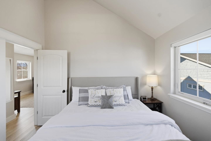 New King Bed Cozy Getaway | Gym Access - Bozeman, MT