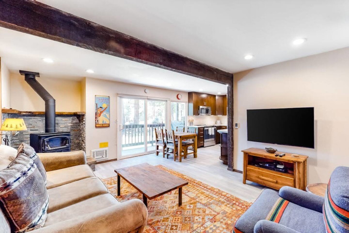 Comfy 1br | 1st-floor | Deck | Hot Tub | Sauna - Mammoth Lakes, CA