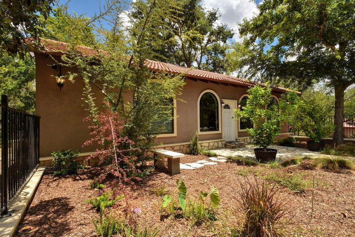 The Grotto At Messina Inn-cottage-private Bathroom-cot - Wimberley, TX