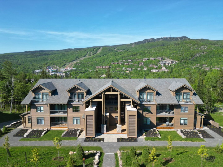 Modern Tremblant Ski/swim/golf Ev Charger - Mont-Tremblant