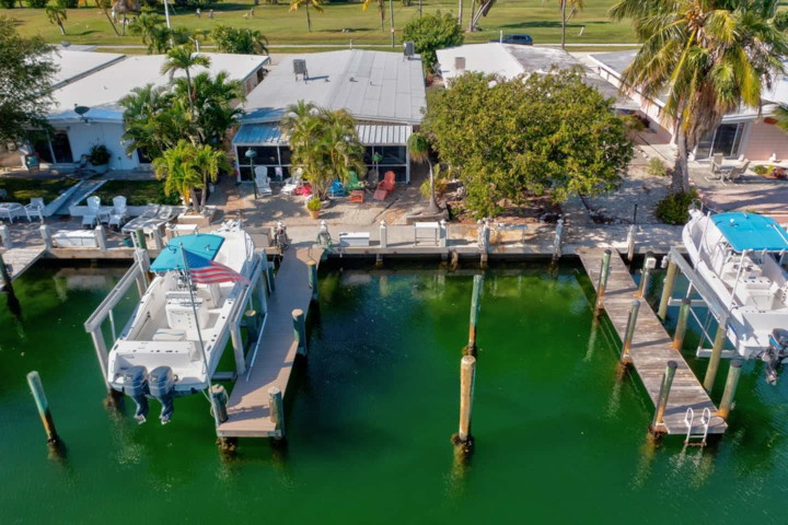 P16 - Charming 2 Bedroom 2 Bath Waterfront Duplex - Key Colony Beach, FL