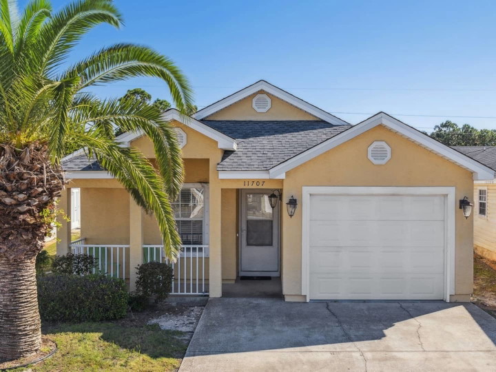 3 Bedroom Renovated Vacation Rental Close To The Beach In Panama City Beach, Fl - Panama City Beach, FL