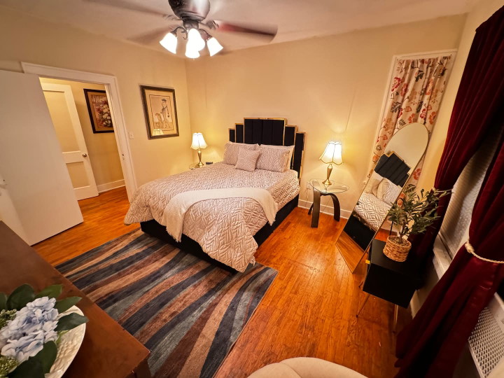 Beautiful 1930s Apartment #3 - Jackson, TN