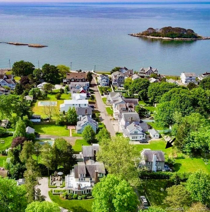1 Block From Water - Welcoming 4 Bedroom Home - Madison, CT