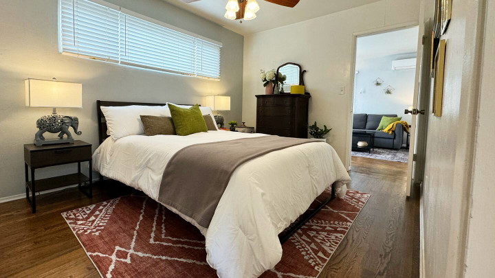 Clean, Bright 1br Flat, Monthly Cleaning Incl - San Diego, CA