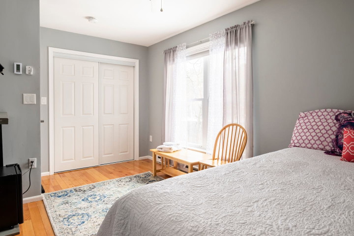 Private 3br, 1 Bath, Wi-fi, Ac & Parking+tv - Lowell, MA