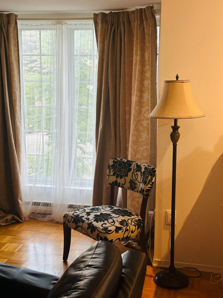 Cozy Five Bedroom House With Parking - Montreal
