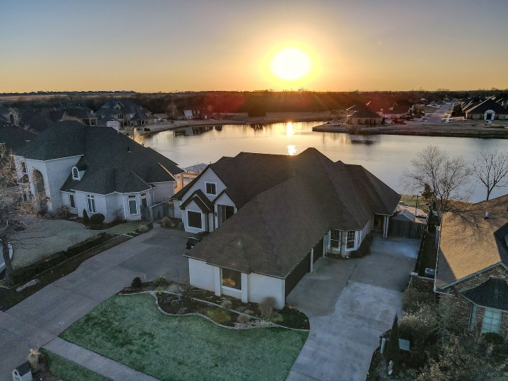 Waterfront Estate W/guesthouse & Pool Near Ft Sill - Lawton, OK