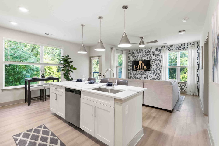 Pristine Living 5 Min From Downtown - Raleigh, NC