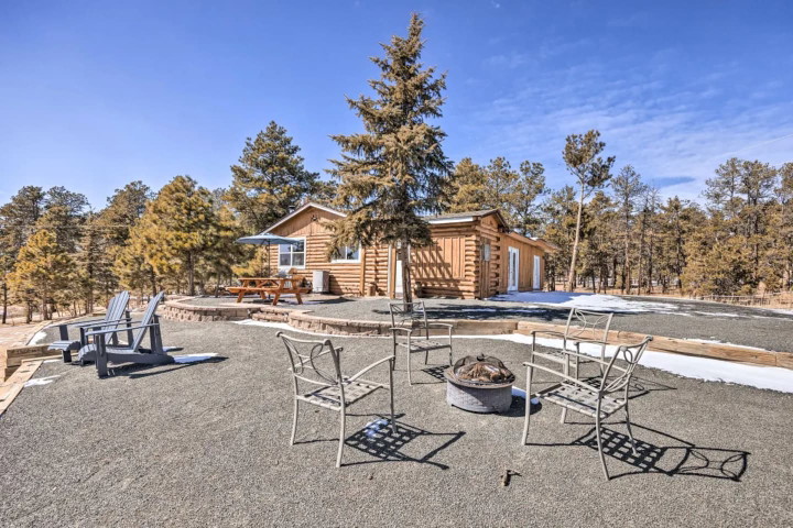 Charming Black Forest Cabin W/ Fire Pit! - Colorado Springs, CO