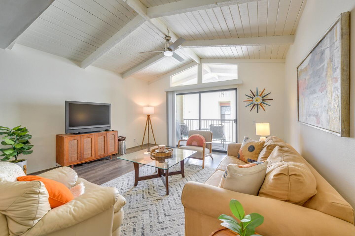 Pool Access: Pet-friendly Palm Springs Condo - パーム・スプリングス, CA