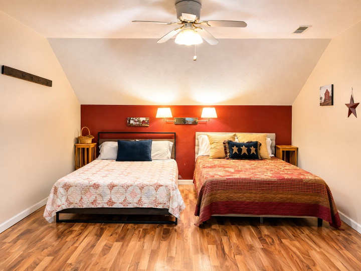 Cozy Room | 2 Queen Beds - Middlebury, IN