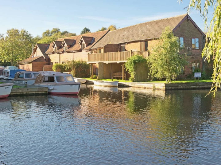 Heron - Riverside Cottage With Swimming Pool - Norfolk