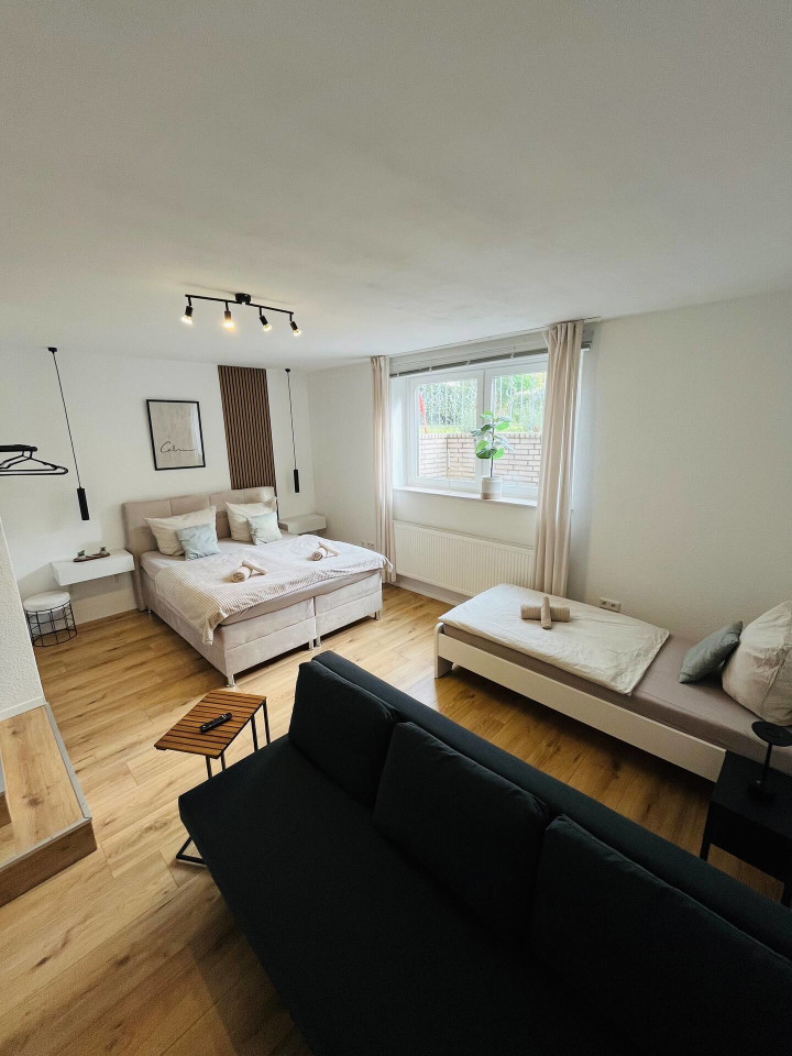 Over Night No.3: Studio | Dachterasse | Netflix - Hannover