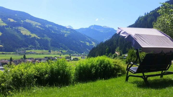 Apt. With Private Garden, 3 Bedrooms, 2 Bathrooms - Zell am Ziller