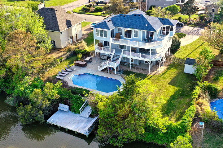 Serenity Sound House: Sandbridge Oasis With Pool - Virginia Beach