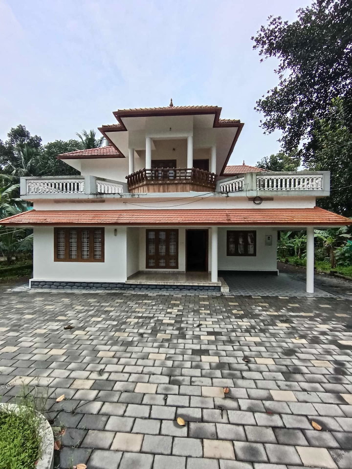 Modern Oasis: Spacious 4br/3ba Home In Chingavanam - Kottayam
