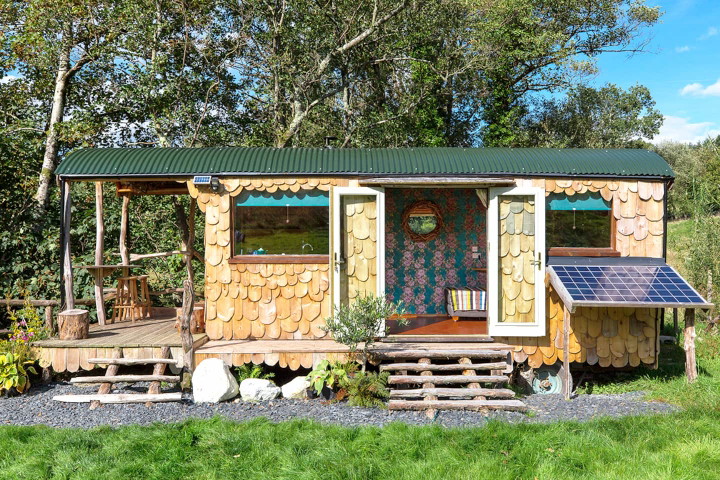 Secluded Riverside Cabin & Sauna. Dogs Welcome - Wales