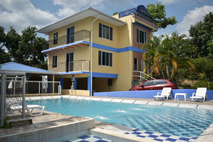 Guasi · Property With Pool For Groups · Tena - La Mesa
