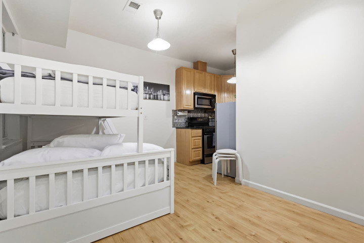 Modern Studio For 4 | Nyc Train | Pet-friendly - Harrison, NJ
