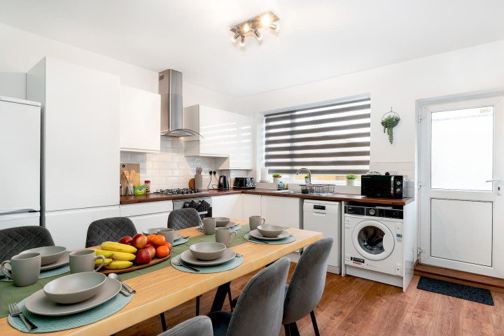 3 Bed House | Free Parking | 9ppl - England