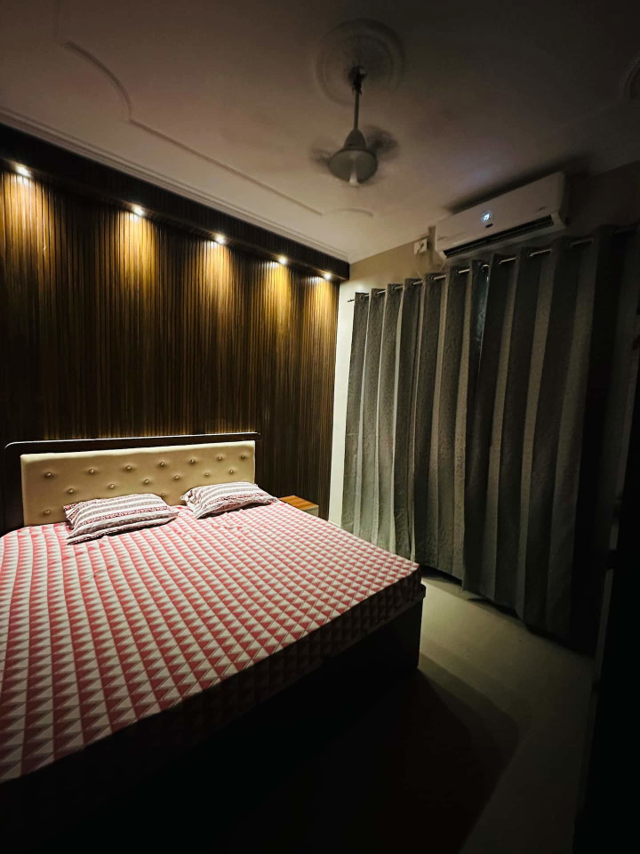Entire Floor In Prime City Location With Kitchen - Prayagraj