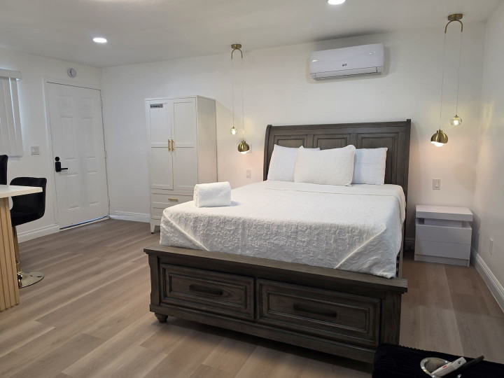 Stylish Apartment - Ontario, CA