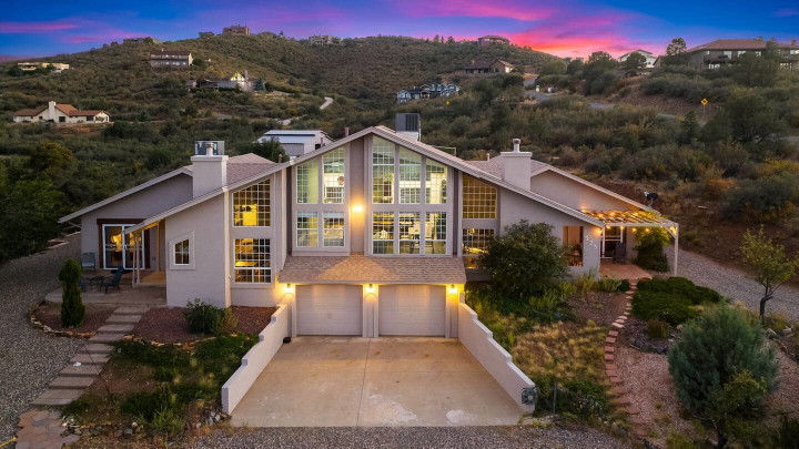 Lynx Lake Luxe Vacation Rental Wrapped In Modern Elegance | 6-br House , Prescott | Sleeps 22  Hot Tub  Game Rm  Ev Charger  Horse Stalls - Prescott Valley, AZ