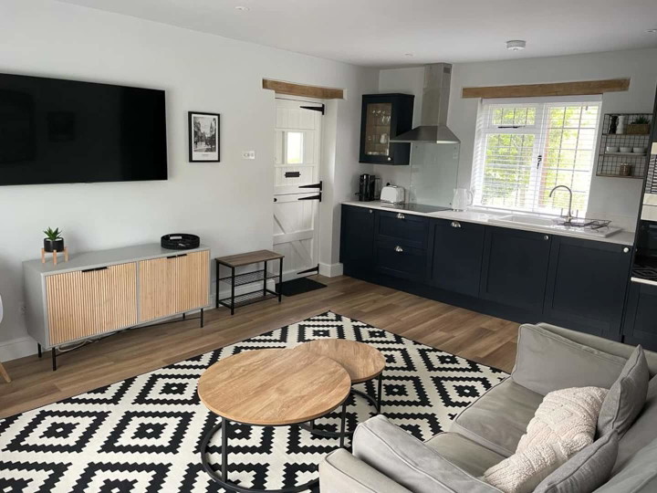 June Cottage Guest House - Shere