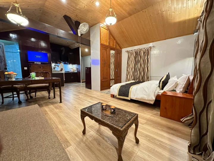 "Lake & Mountain View" Water Chalet/studio Apart - Srinagar