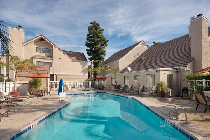 Near Ont Airport | Free Breakfast + Full Kitchen - Ontario, CA