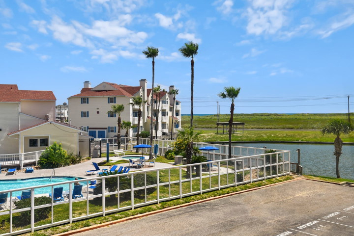 Walk2beach/gamemachine/kingbed/petfriendly. - Corpus Christi, TX