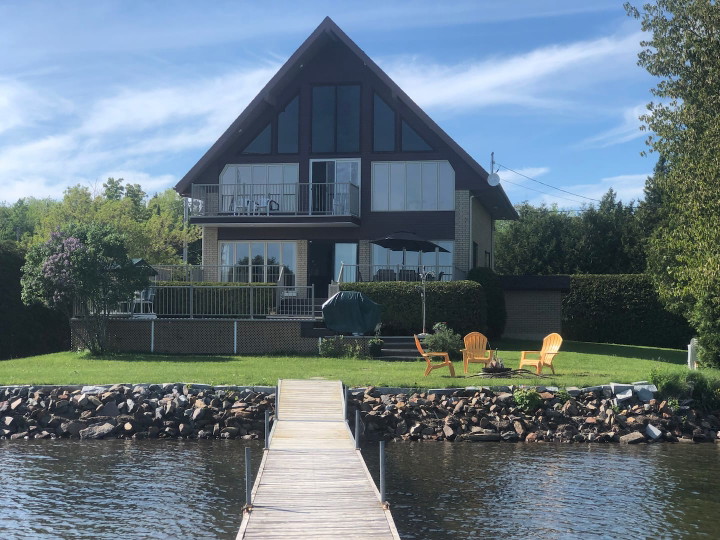 Lake Front Chalet - Direct Private Access To Lake. - Coaticook