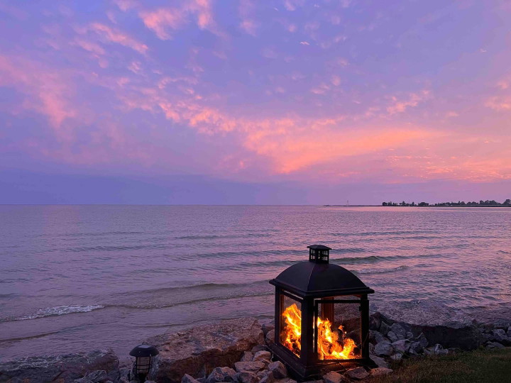 Stunning Lakeside Retreat - Cobourg